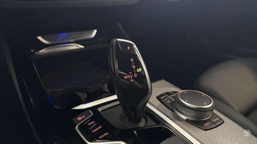 Yellow BMW X3 2019 in Vilnius, with an engine capacity of 2.00 L and mileage of 133 thousand km for 26989 €, photo 17 on AUTOMOTO.COM.LV