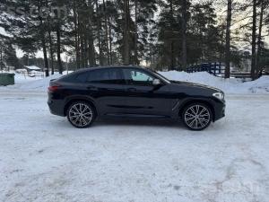 Black BMW X4 2018 in Jekabpils, with an engine capacity of 3.00 L and mileage of 167 thousand km for 28850 €, photo 3 on AUTOMOTO.COM.LV