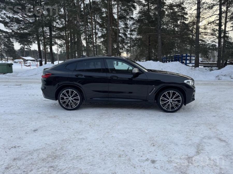Black BMW X4 2018 in Jekabpils, with an engine capacity of 3.00 L and mileage of 167 thousand km for 28850 €, photo 3 on AUTOMOTO.COM.LV
