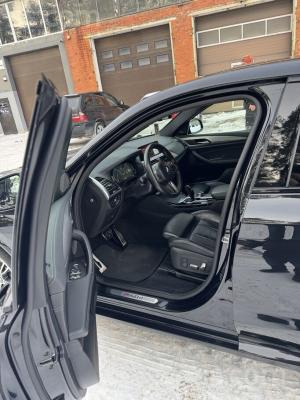 Black BMW X4 2018 in Jekabpils, with an engine capacity of 3.00 L and mileage of 167 thousand km for 28850 €, photo 9 on AUTOMOTO.COM.LV