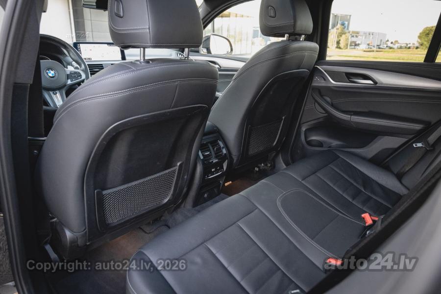 Black BMW X4 2019 in Tallinn, with an engine capacity of 3.00 L and mileage of 167 thousand km for 32990 €, photo 15 on AUTOMOTO.COM.LV
