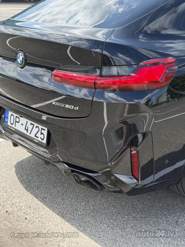 Black BMW X4 2024 in Riga, with an engine capacity of 3.00 L and mileage of 71 thousand km for 54340 €, photo 3 on AUTOMOTO.COM.LV