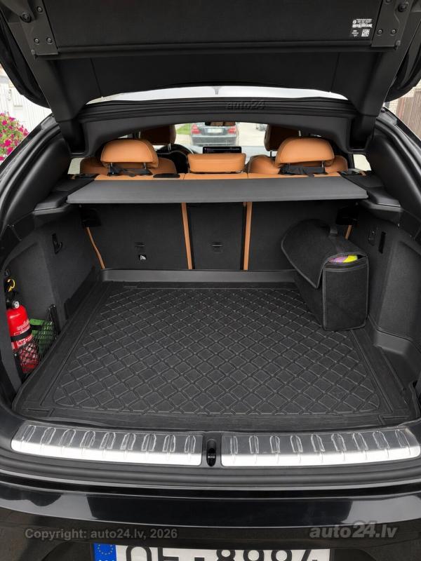 Black BMW X4 2024 in Riga, with an engine capacity of 3.00 L and mileage of 71 thousand km for 54340 €, photo 10 on AUTOMOTO.COM.LV