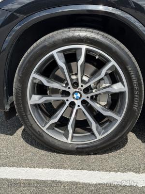 Black BMW X4 2024 in Riga, with an engine capacity of 3.00 L and mileage of 71 thousand km for 54340 €, photo 6 on AUTOMOTO.COM.LV
