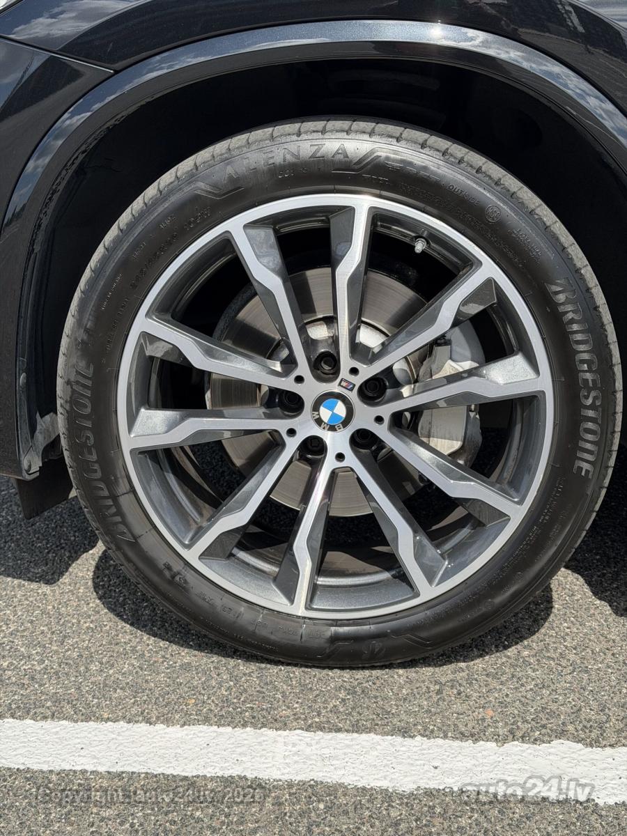 Black BMW X4 2024 in Riga, with an engine capacity of 3.00 L and mileage of 71 thousand km for 54340 €, photo 6 on AUTOMOTO.COM.LV