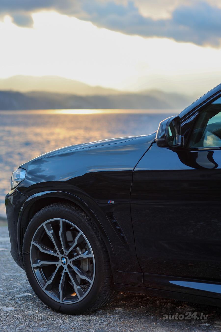 Black BMW X4 2024 in Riga, with an engine capacity of 3.00 L and mileage of 71 thousand km for 54340 €, photo 8 on AUTOMOTO.COM.LV