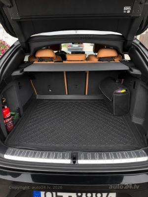Black BMW X4 2024 in Riga, with an engine capacity of 3.00 L and mileage of 71 thousand km for 54340 €, photo 11 on AUTOMOTO.COM.LV