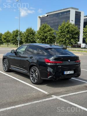 Black BMW X4 2024 in Riga, with an engine capacity of 3.00 L and mileage of 72 thousand km for 49999 €, photo 3 on AUTOMOTO.COM.LV