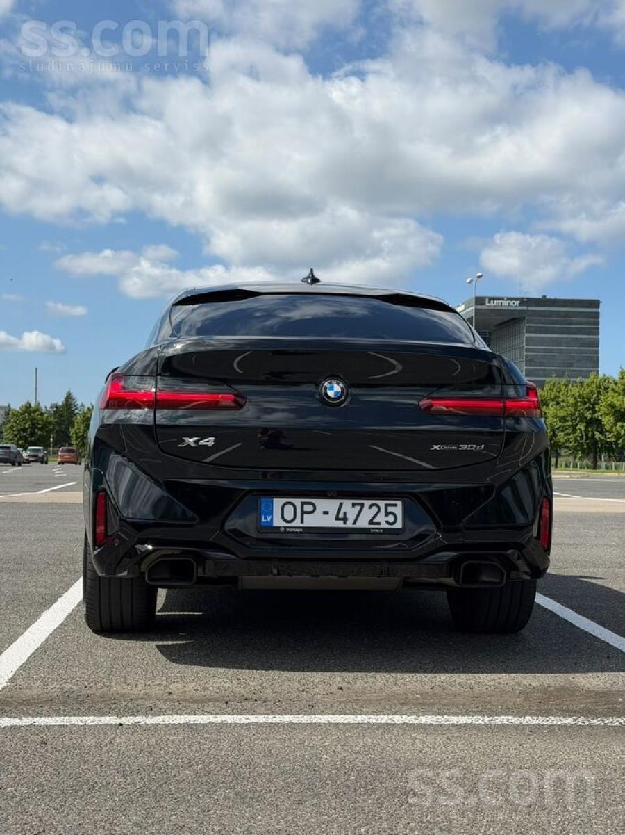 Black BMW X4 2024 in Riga, with an engine capacity of 3.00 L and mileage of 72 thousand km for 49999 €, photo 7 on AUTOMOTO.COM.LV