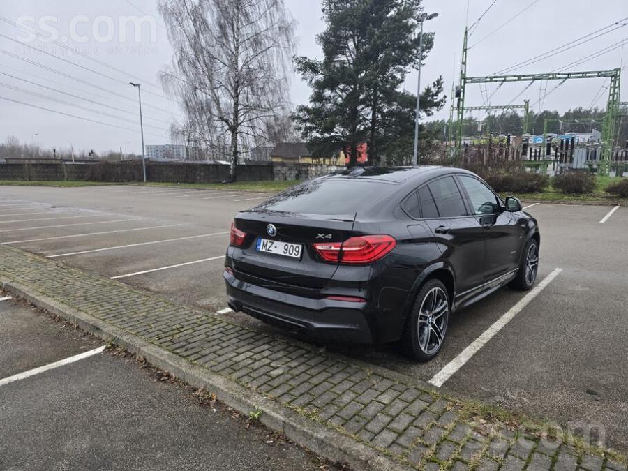 Black BMW X4 2015 in Riga, with an engine capacity of 3.00 L and mileage of 289 thousand km for 19500 €, photo 4 on AUTOMOTO.COM.LV