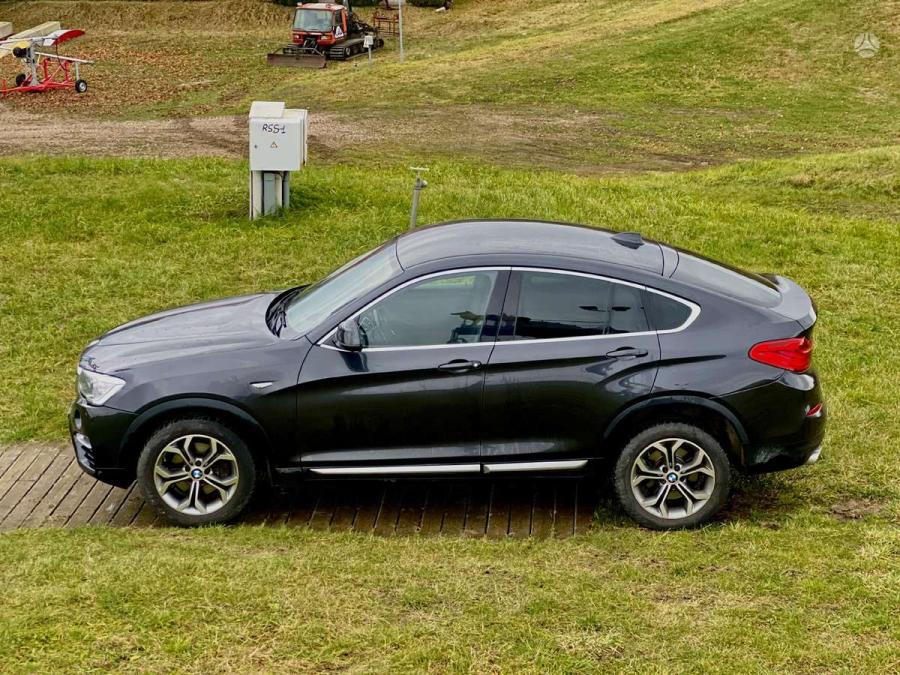 Black BMW X4 2015 in Vilnius, with an engine capacity of 2.99 L and mileage of 102 thousand km for 16000 €, photo 4 on AUTOMOTO.COM.LV