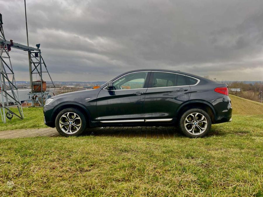 Black BMW X4 2015 in Vilnius, with an engine capacity of 2.99 L and mileage of 102 thousand km for 16000 €, photo 6 on AUTOMOTO.COM.LV