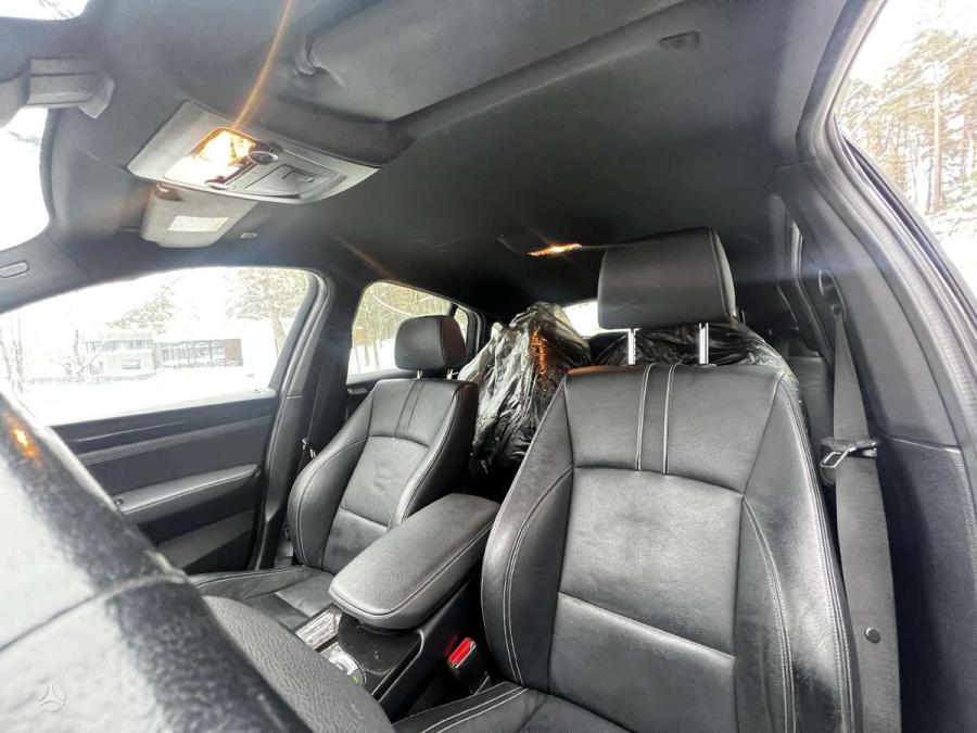 Black BMW X4 2015 in Vilnius, with an engine capacity of 2.99 L and mileage of 10 thousand km for 17999 €, photo 21 on AUTOMOTO.COM.LV