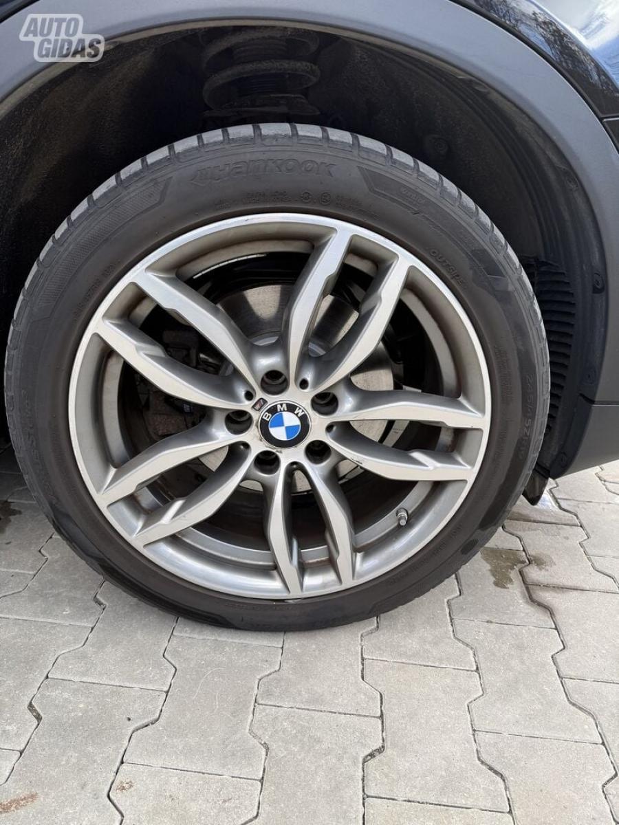 Black BMW X4 2015 in Vilnius, with an engine capacity of 2.00 L and mileage of 199 thousand km for 16250 €, photo 19 on AUTOMOTO.COM.LV