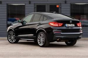 Black BMW X4 2015 in Jelgava, with an engine capacity of 2.00 L and mileage of 240 thousand km for 20950 €, photo 3 on AUTOMOTO.COM.LV