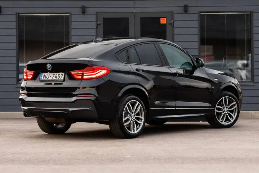 Black BMW X4 2015 in Jelgava, with an engine capacity of 2.00 L and mileage of 240 thousand km for 20950 €, photo 5 on AUTOMOTO.COM.LV