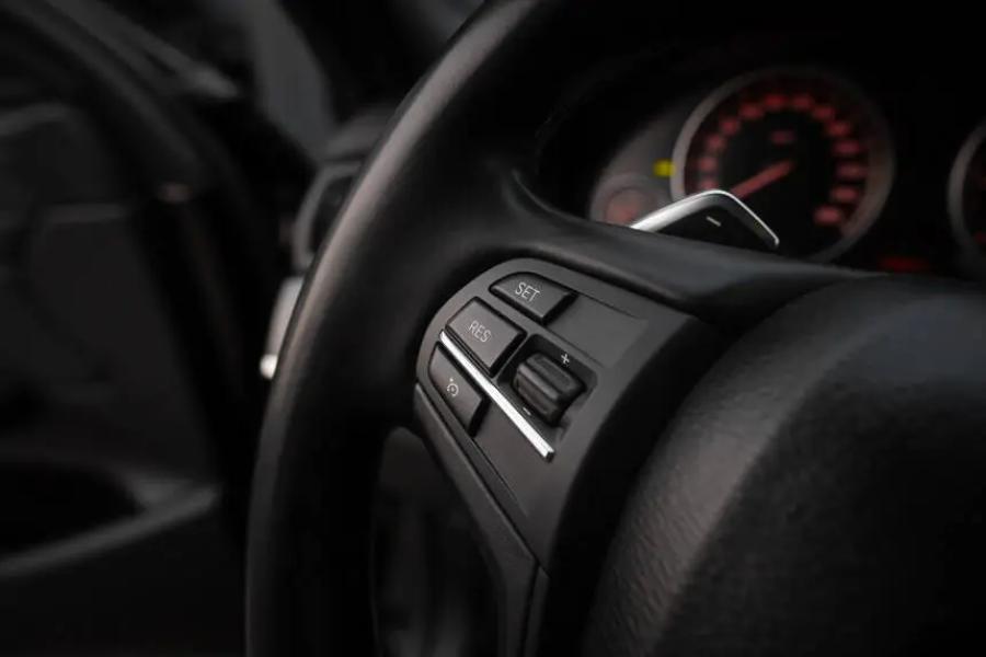 Black BMW X4 2015 in Jelgava, with an engine capacity of 2.00 L and mileage of 240 thousand km for 20950 €, photo 14 on AUTOMOTO.COM.LV