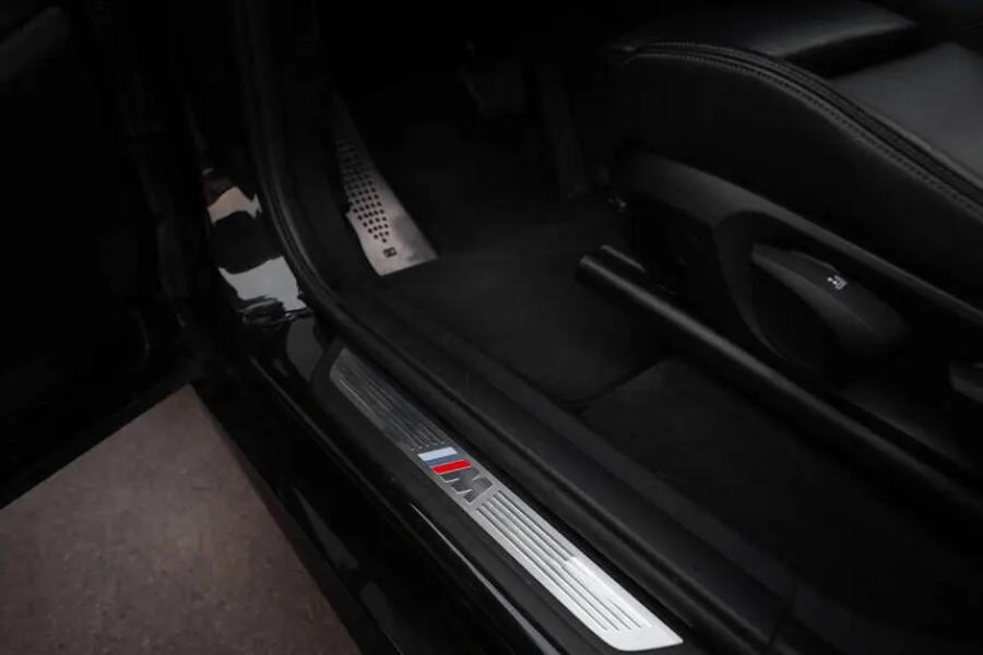 Black BMW X4 2015 in Jelgava, with an engine capacity of 2.00 L and mileage of 240 thousand km for 20950 €, photo 16 on AUTOMOTO.COM.LV