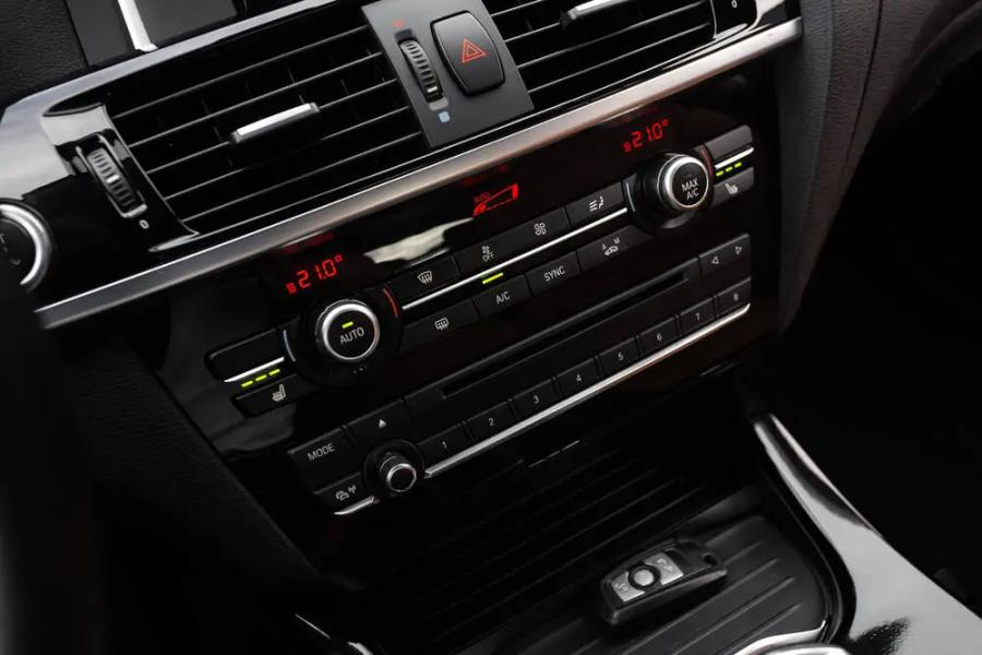 Melns BMW X4 2015 Jelgava, ar dzinēja tilpumu 2.00 L un nobraukumu 190 tūkst. km par 14500 €, foto 21 vietnē AUTOMOTO.COM.LV