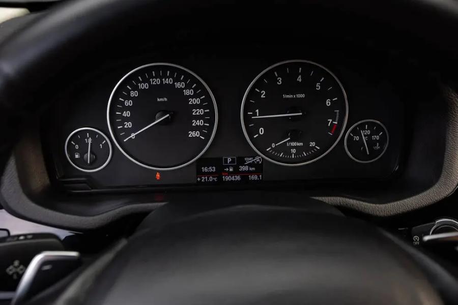 Melns BMW X4 2015 Jelgava, ar dzinēja tilpumu 2.00 L un nobraukumu 190 tūkst. km par 14500 €, foto 30 vietnē AUTOMOTO.COM.LV