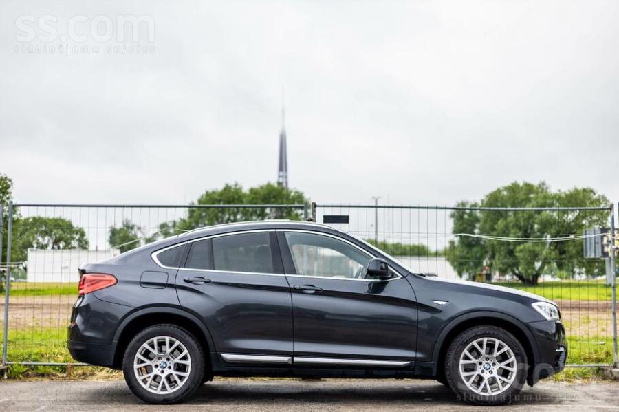 Black BMW X4 2016 in Riga, with an engine capacity of 3.00 L and mileage of 291 thousand km for 18990 €, photo 5 on AUTOMOTO.COM.LV