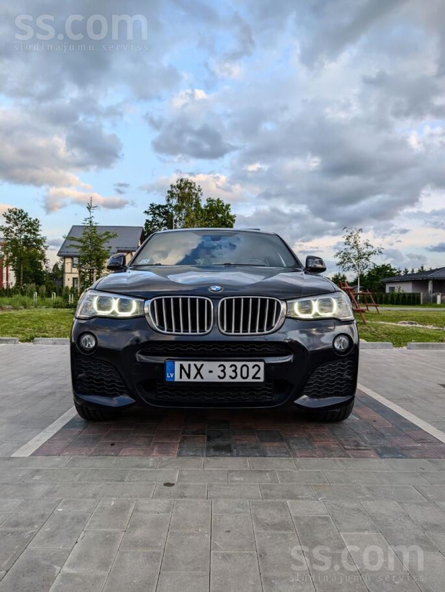 Black BMW X4 2016 in Riga, with an engine capacity of 3.00 L and mileage of 201 thousand km for 18490 €, photo 3 on AUTOMOTO.COM.LV