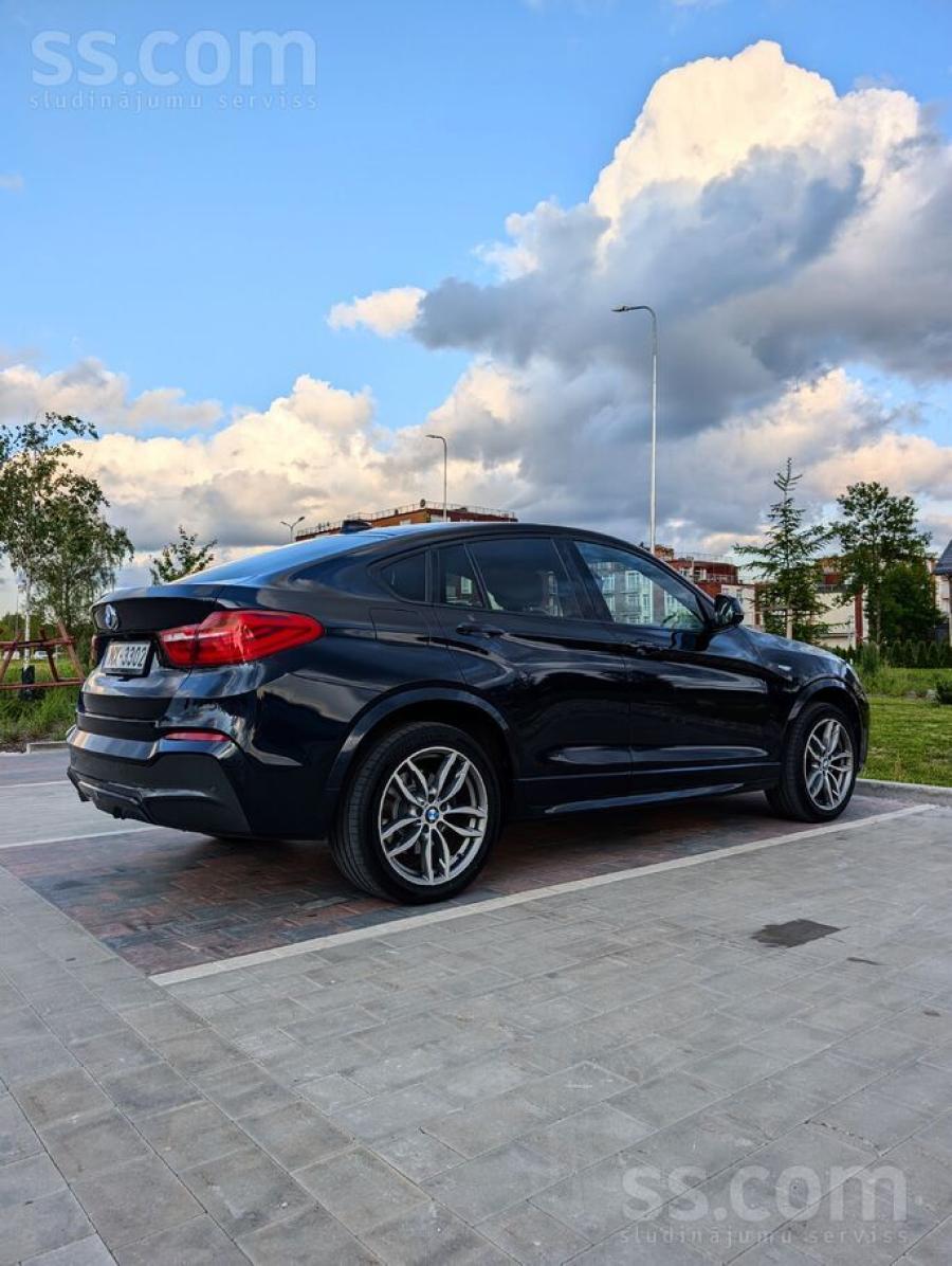Black BMW X4 2016 in Riga, with an engine capacity of 3.00 L and mileage of 201 thousand km for 18490 €, photo 9 on AUTOMOTO.COM.LV