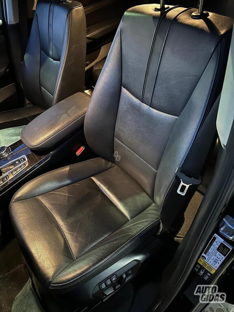 Black BMW X4 2016 in Vilnius, with an engine capacity of 2.00 L and mileage of 155 thousand km for 16500 €, photo 9 on AUTOMOTO.COM.LV