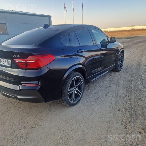 Black BMW X4 2016 in Riga, with an engine capacity of 2.00 L and mileage of 213 thousand km for 18500 €, photo 3 on AUTOMOTO.COM.LV