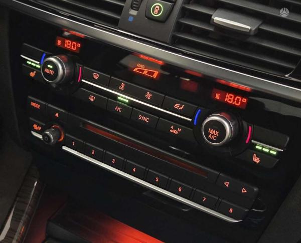 Black BMW X4 2016 in Marijampole, with an engine capacity of 2.99 L and mileage of 292 thousand km for 15999 €, photo 10 on AUTOMOTO.COM.LV