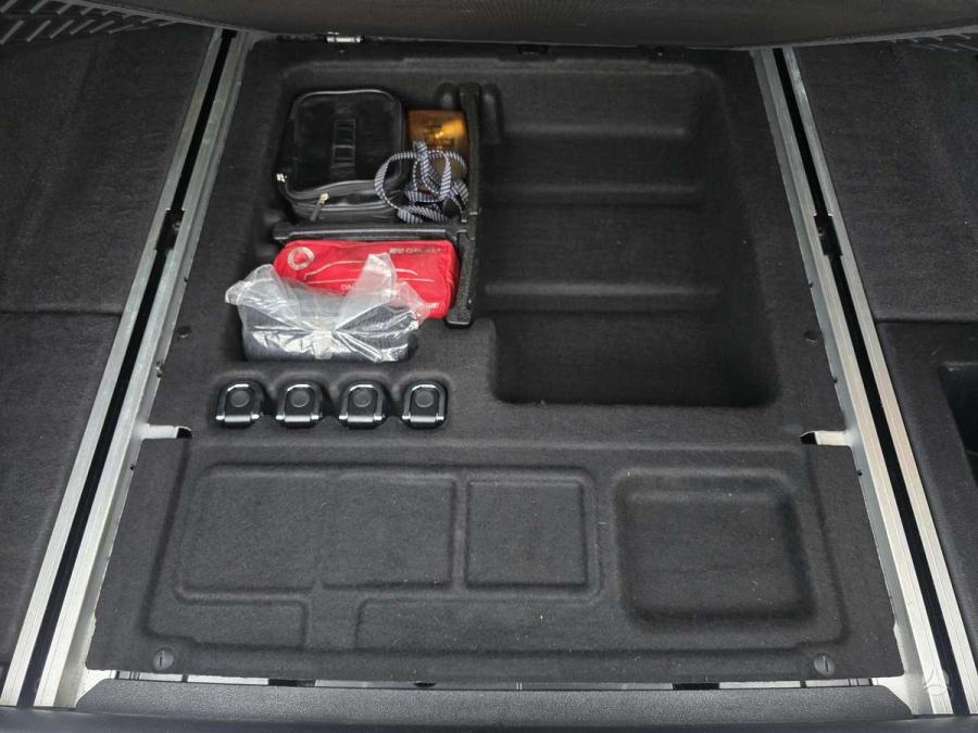 Black BMW X4 2016 in Panevezys, with an engine capacity of 2.00 L and mileage of 279 thousand km for 13499 €, photo 28 on AUTOMOTO.COM.LV