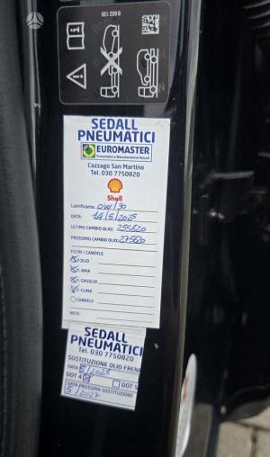 Black BMW X4 2016 in Panevezys, with an engine capacity of 2.00 L and mileage of 279 thousand km for 13499 €, photo 31 on AUTOMOTO.COM.LV