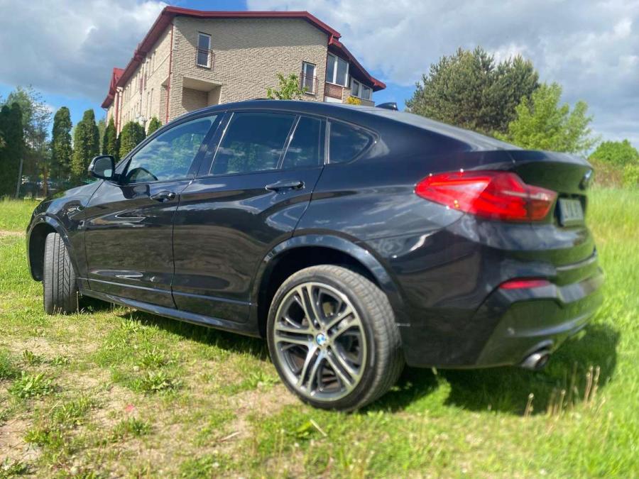 Black BMW X4 2016 in Vilnius, with an engine capacity of 3.00 L and mileage of 195 thousand km for 21450 €, photo 6 on AUTOMOTO.COM.LV