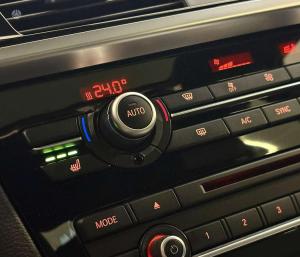 Black BMW X4 2016 in Marijampole, with an engine capacity of 2.99 L and mileage of 254 thousand km for 17700 €, photo 17 on AUTOMOTO.COM.LV