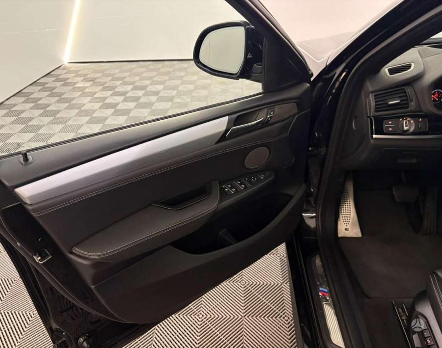 Black BMW X4 2016 in Marijampole, with an engine capacity of 2.99 L and mileage of 254 thousand km for 17700 €, photo 29 on AUTOMOTO.COM.LV