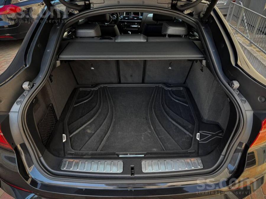 Black BMW X4 2017 in Riga, with an engine capacity of 2.00 L and mileage of 278 thousand km for 18900 €, photo 26 on AUTOMOTO.COM.LV