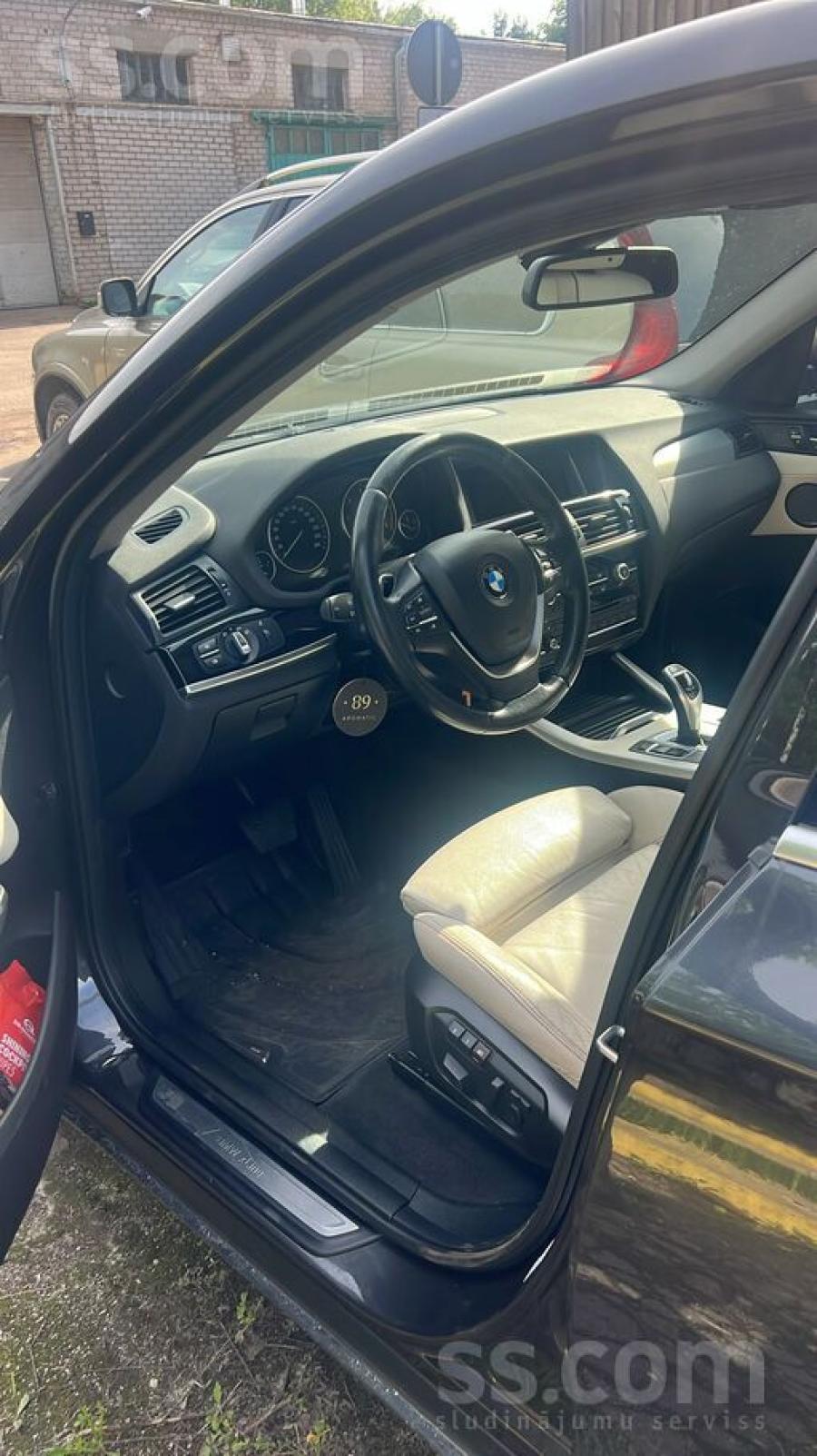 Black BMW X4 2017 in Riga, with an engine capacity of 3.50 L and mileage of 260 thousand km for 9250 €, photo 5 on AUTOMOTO.COM.LV