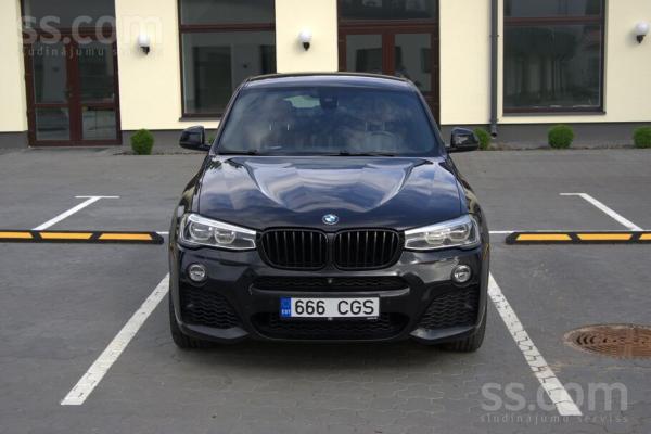 Black BMW X4 2017 in Riga, with an engine capacity of 3.00 L and mileage of 135 thousand km for 22500 €, photo 2 on AUTOMOTO.COM.LV