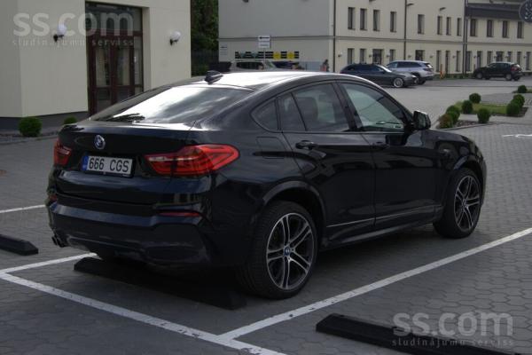 Black BMW X4 2017 in Riga, with an engine capacity of 3.00 L and mileage of 135 thousand km for 22500 €, photo 5 on AUTOMOTO.COM.LV