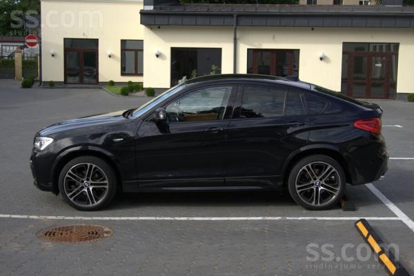 Black BMW X4 2017 in Riga, with an engine capacity of 3.00 L and mileage of 135 thousand km for 22500 €, photo 8 on AUTOMOTO.COM.LV