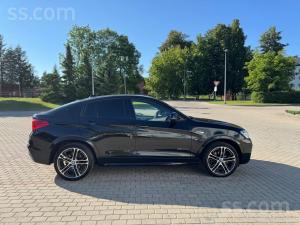 Black BMW X4 2017 in Dobele, with an engine capacity of 3.00 L and mileage of 203 thousand km for 22000 €, photo 5 on AUTOMOTO.COM.LV