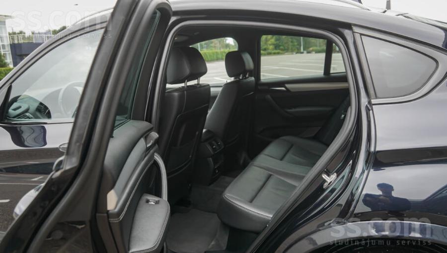 Black BMW X4 2017 in Riga, with an engine capacity of 3.00 L and mileage of 220 thousand km for 18450 €, photo 10 on AUTOMOTO.COM.LV