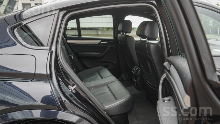 Black BMW X4 2017 in Riga, with an engine capacity of 3.00 L and mileage of 220 thousand km for 18450 €, photo 13 on AUTOMOTO.COM.LV