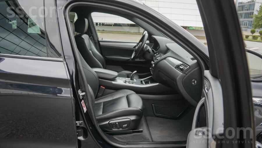 Black BMW X4 2017 in Riga, with an engine capacity of 3.00 L and mileage of 220 thousand km for 18450 €, photo 15 on AUTOMOTO.COM.LV