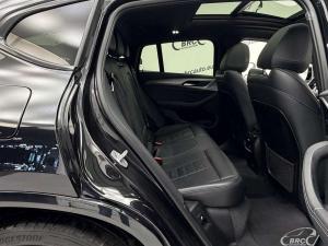 Black BMW X4 2018 in Vilnius, with an engine capacity of 2.99 L and mileage of 179 thousand km for 31200 €, photo 12 on AUTOMOTO.COM.LV