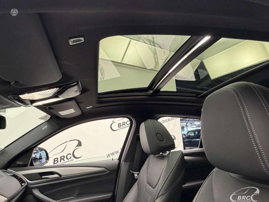 Black BMW X4 2018 in Vilnius, with an engine capacity of 2.99 L and mileage of 179 thousand km for 31200 €, photo 28 on AUTOMOTO.COM.LV