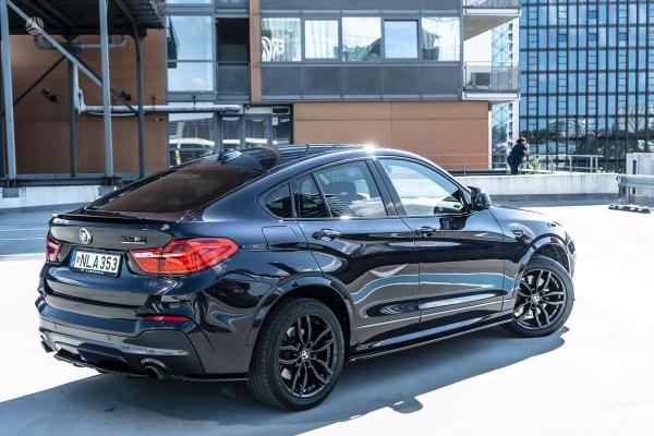Black BMW X4 2018 in Vilnius, with an engine capacity of 3.00 L and mileage of 106 thousand km for 31500 €, photo 9 on AUTOMOTO.COM.LV