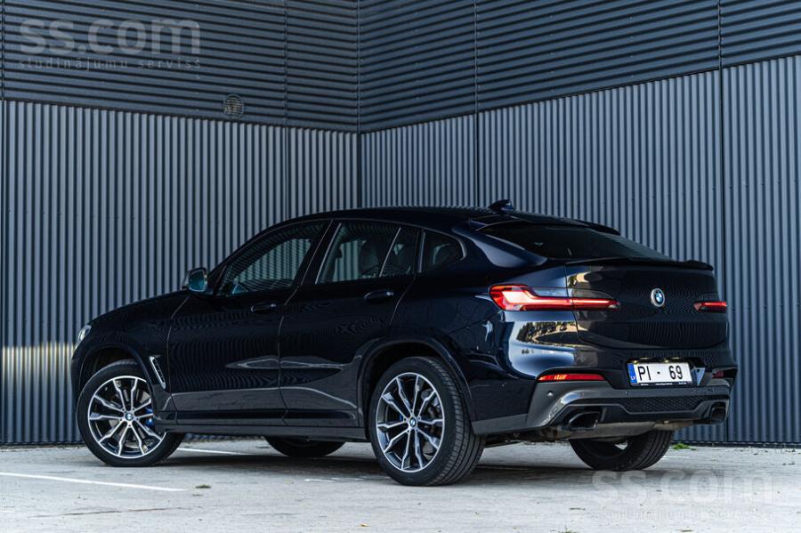 Black BMW X4 2018 in Riga, with an engine capacity of 3.00 L and mileage of 82 thousand km for 35000 €, photo 4 on AUTOMOTO.COM.LV