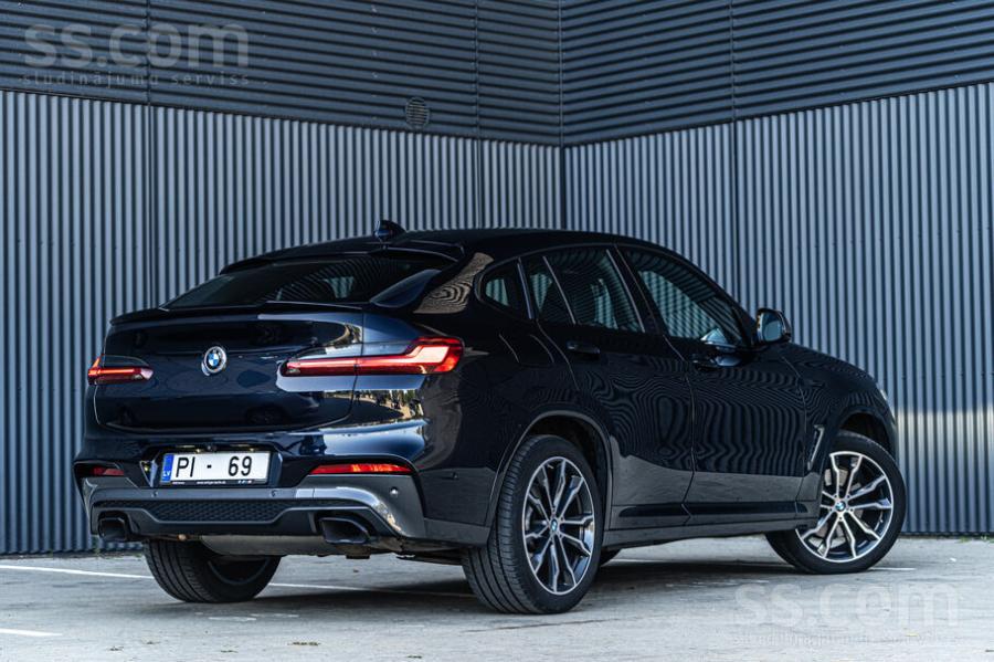 Black BMW X4 2018 in Riga, with an engine capacity of 3.00 L and mileage of 82 thousand km for 35000 €, photo 5 on AUTOMOTO.COM.LV