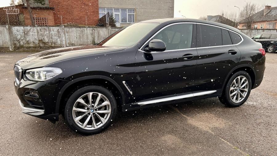 Black BMW X4 2019 in Siauliai, with an engine capacity of 2.00 L and mileage of 75 thousand km for 27700 €, photo 1 on AUTOMOTO.COM.LV